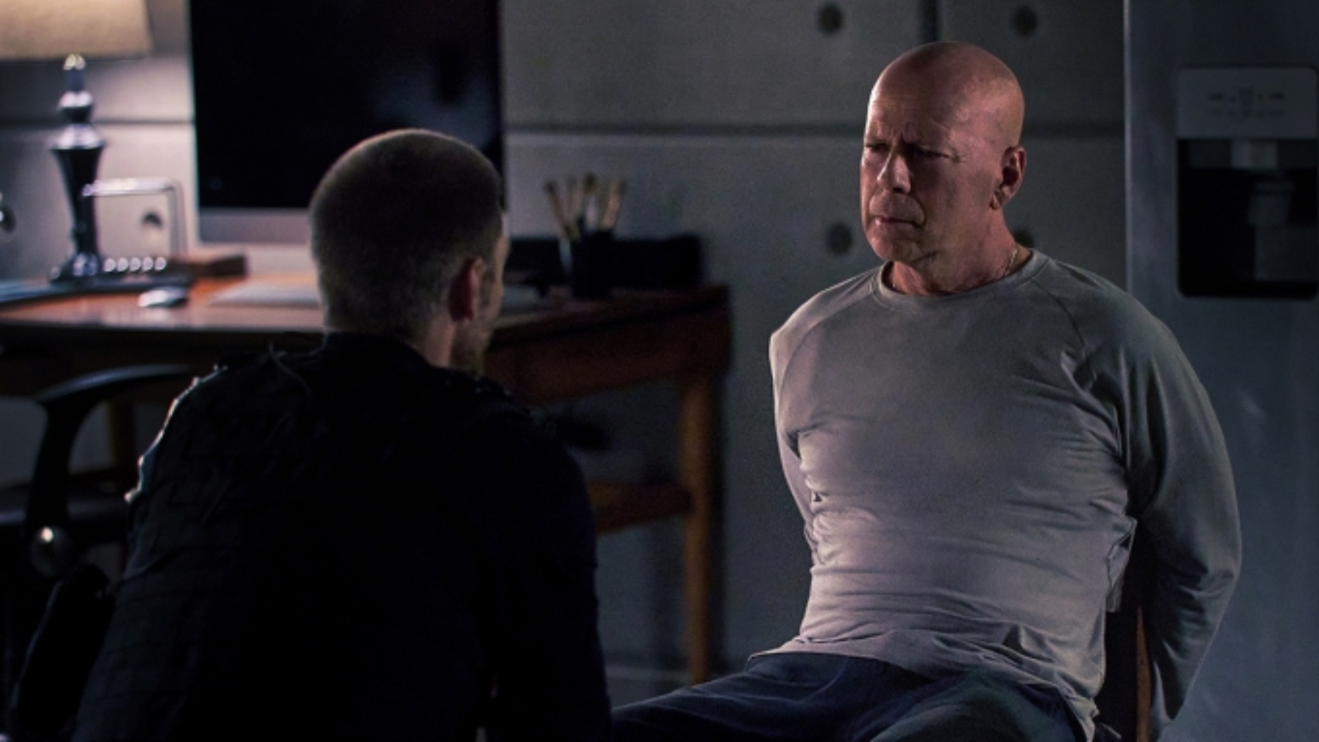 Acción y aventura en la película "Fortress" con Bruce Willis | Canal 57
